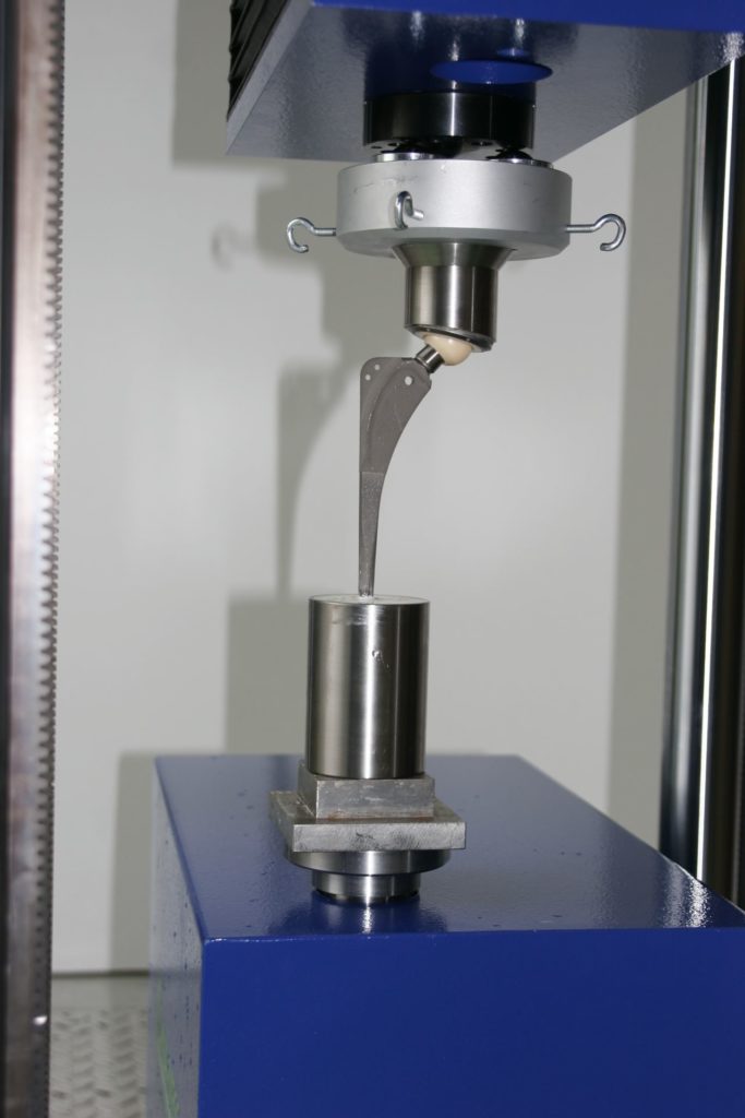 Endoprosthetics - tests on endoprostheses - DYNA-MESS